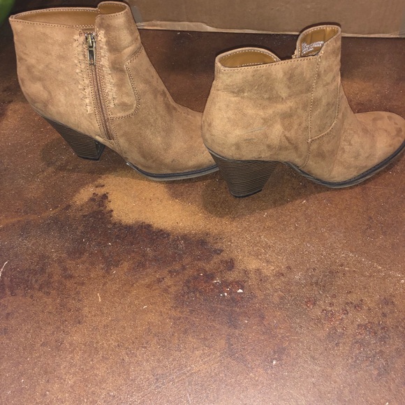 MIA | Shoes | Euc Mia Booties Tan Lindsey | Poshmark